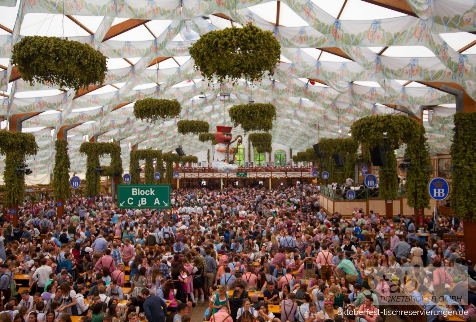 Hofbräu Festzelt | Oktoberfest Tischreservierungen