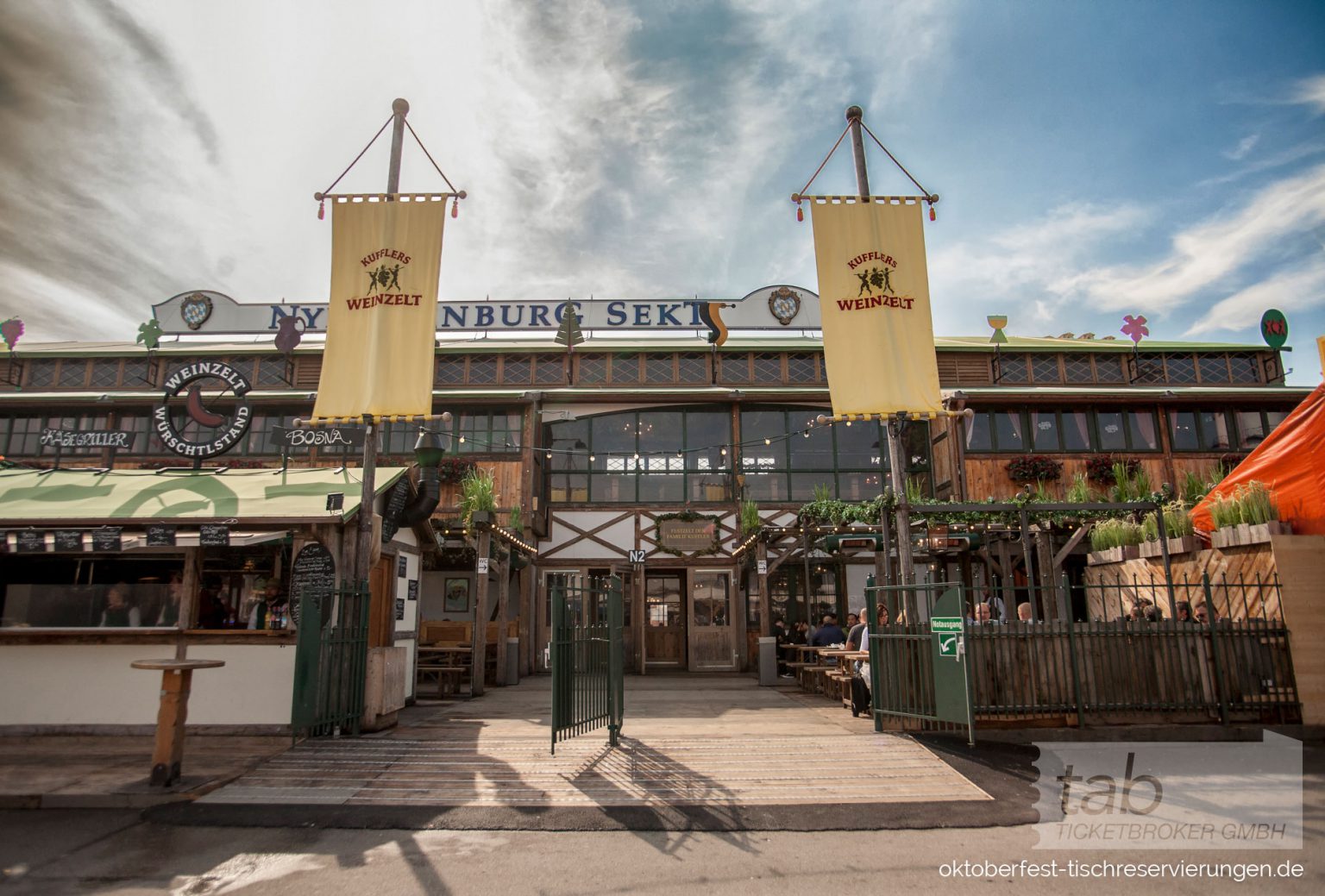 Kufflers Weinzelt | Oktoberfest Tischreservierungen
